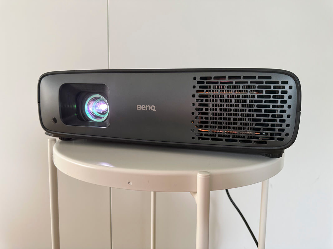 BenQ(ベンキュー)プロジェクター HT4550iをレビュー!自宅が映画 BenQ(ベンキュー)プロジェクター HT4550iをレビュー!自宅が映画